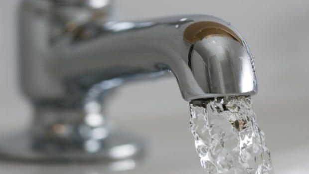 Montreal urges residents to limit water use this summer, warns of shortage