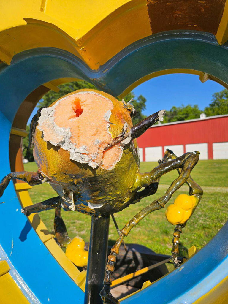 This KC bee sculpture 'took a beating' from a vandal. The artist isn't ...