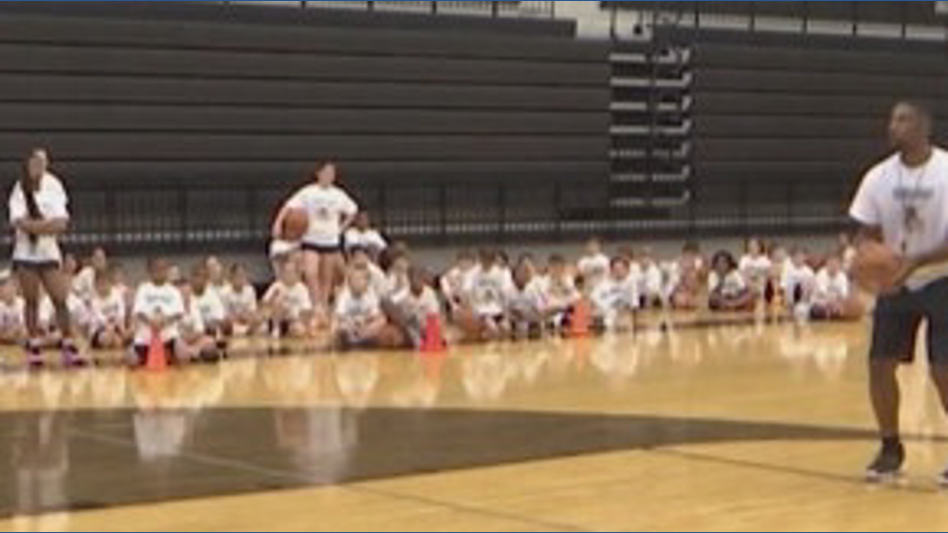 Richard Hendrix shares skills at youth basketball camp