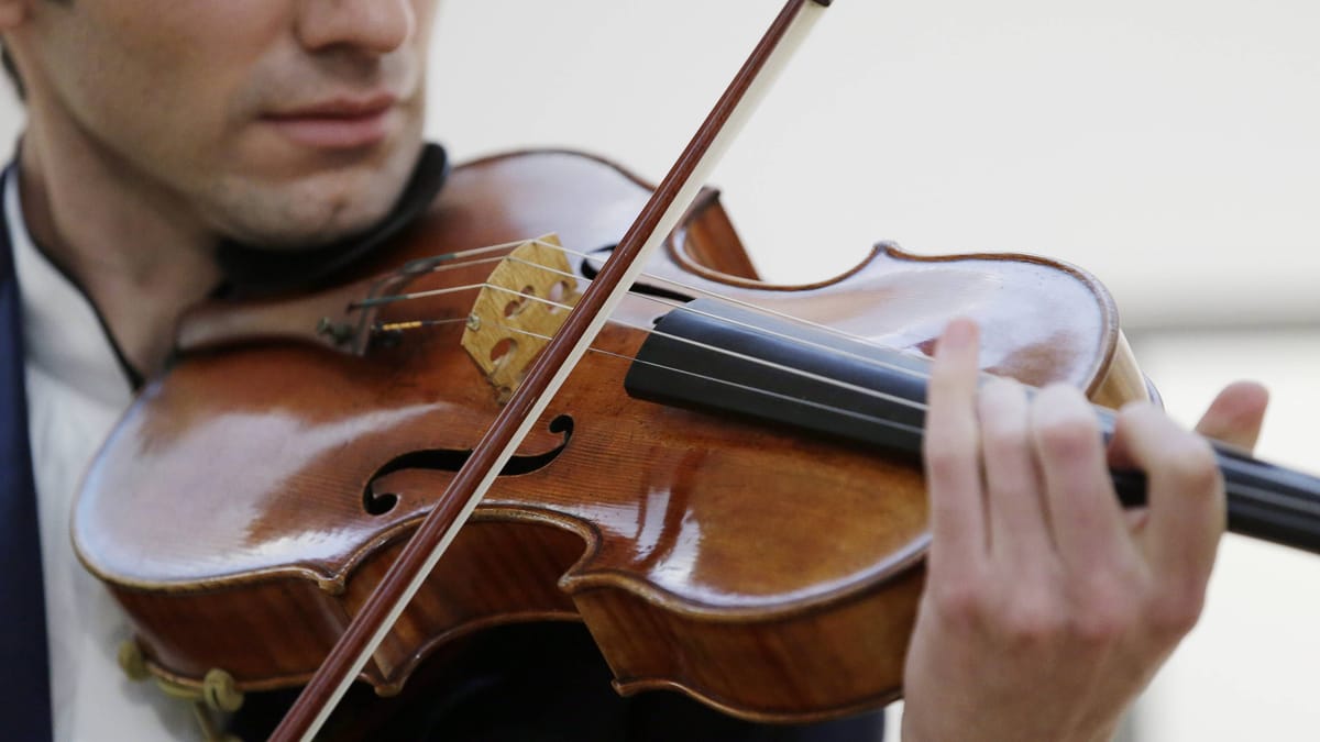 Mehr als 300 Jahre altes Instrument für Rekordpreis verkauft