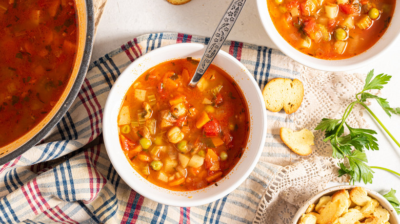 Basic tomato and herb vegetable soup recipe