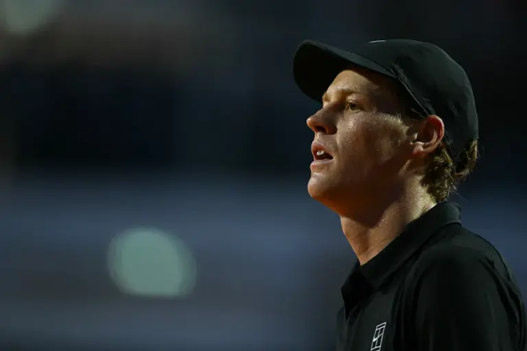 Jannik Sinner oroar efter Roland-Garros: tester planeras i Turin