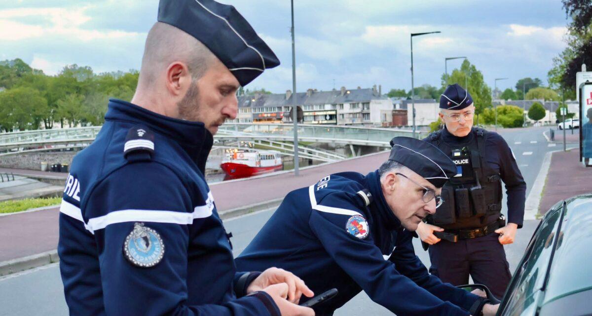 Son habitacle rempli d'épaisse fumée intrigue les gendarmes… il fumait ...