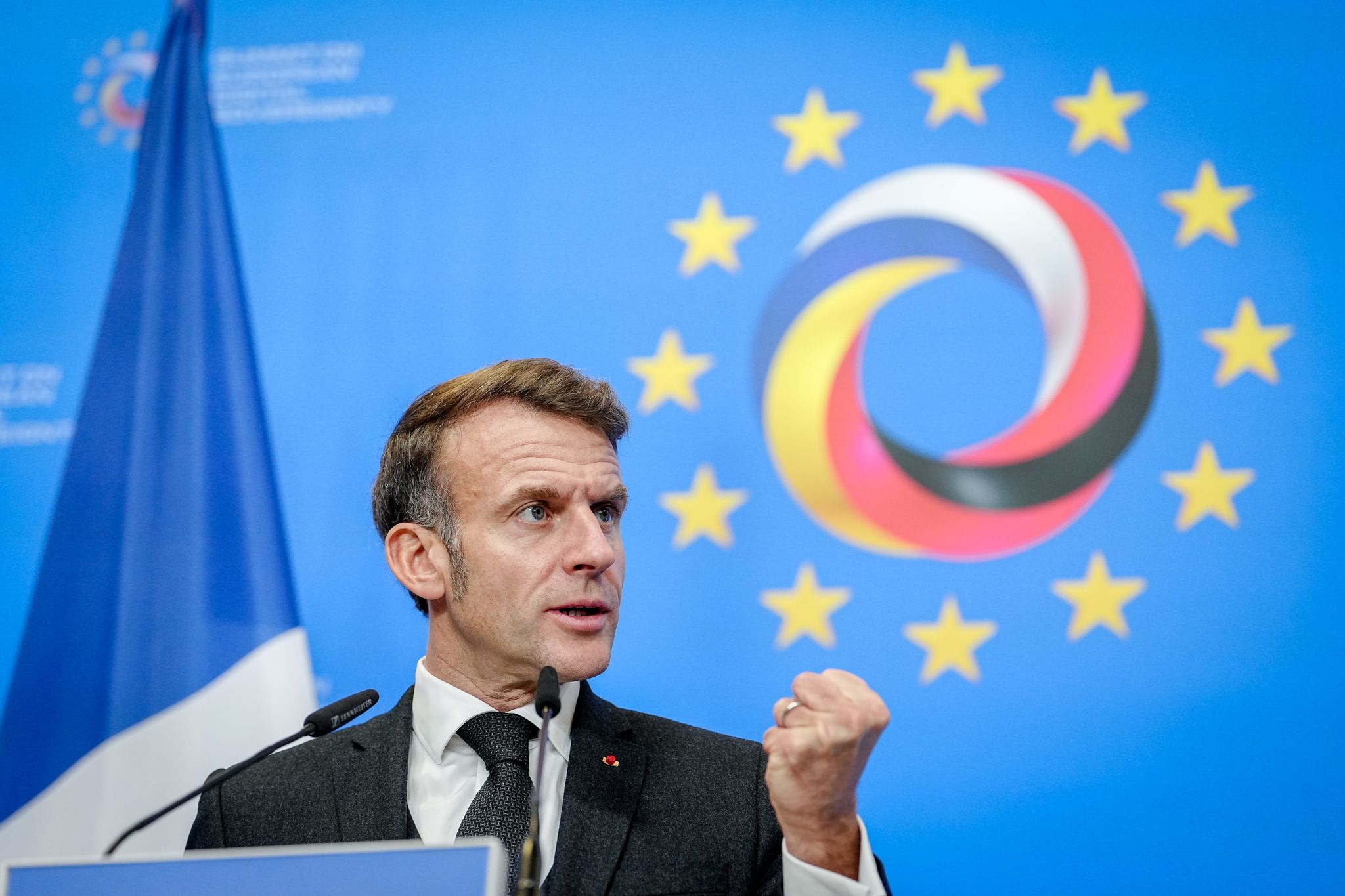 Gift of German food processor from French factory delights Macron