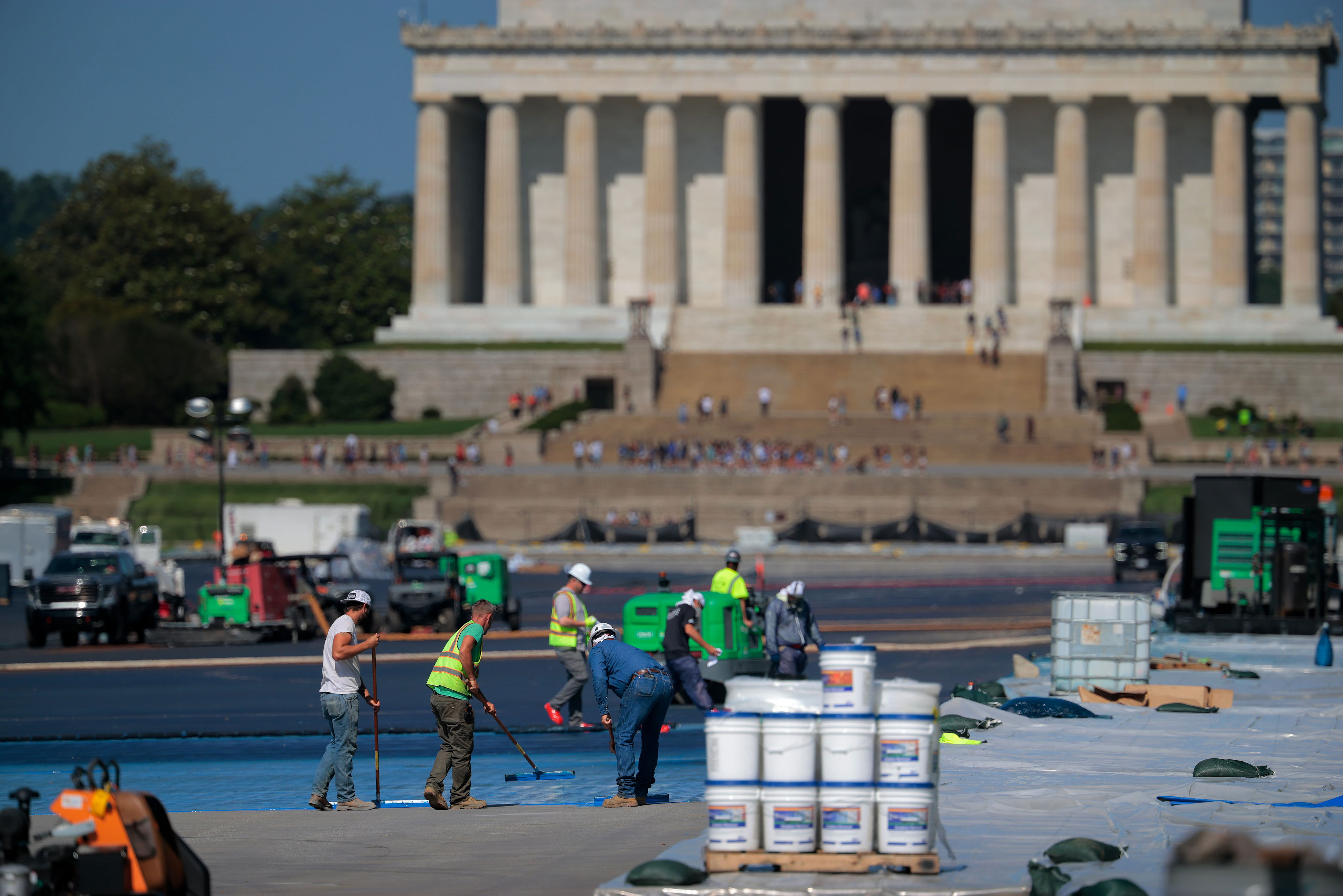 Trump goon melts down over Trump’s reflecting pool leaks