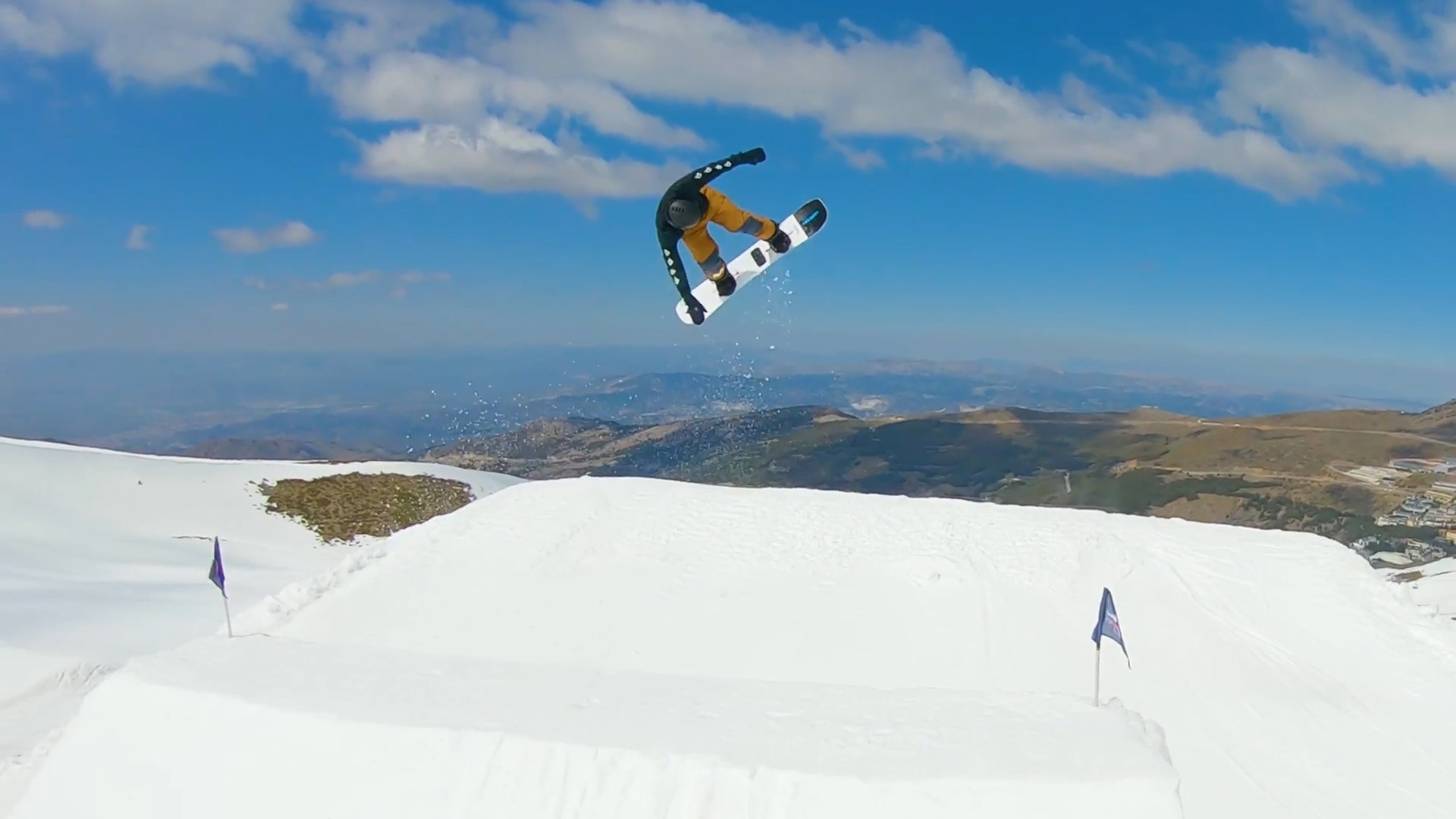 Snowboarding a FPV drony