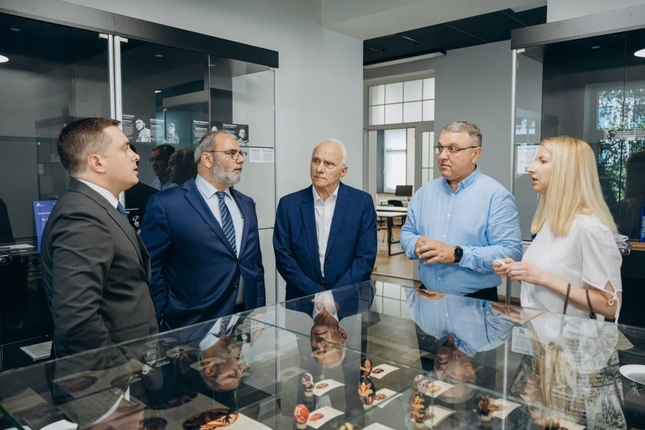 Relocated Mariupol University library rebuilds connection to Greek culture