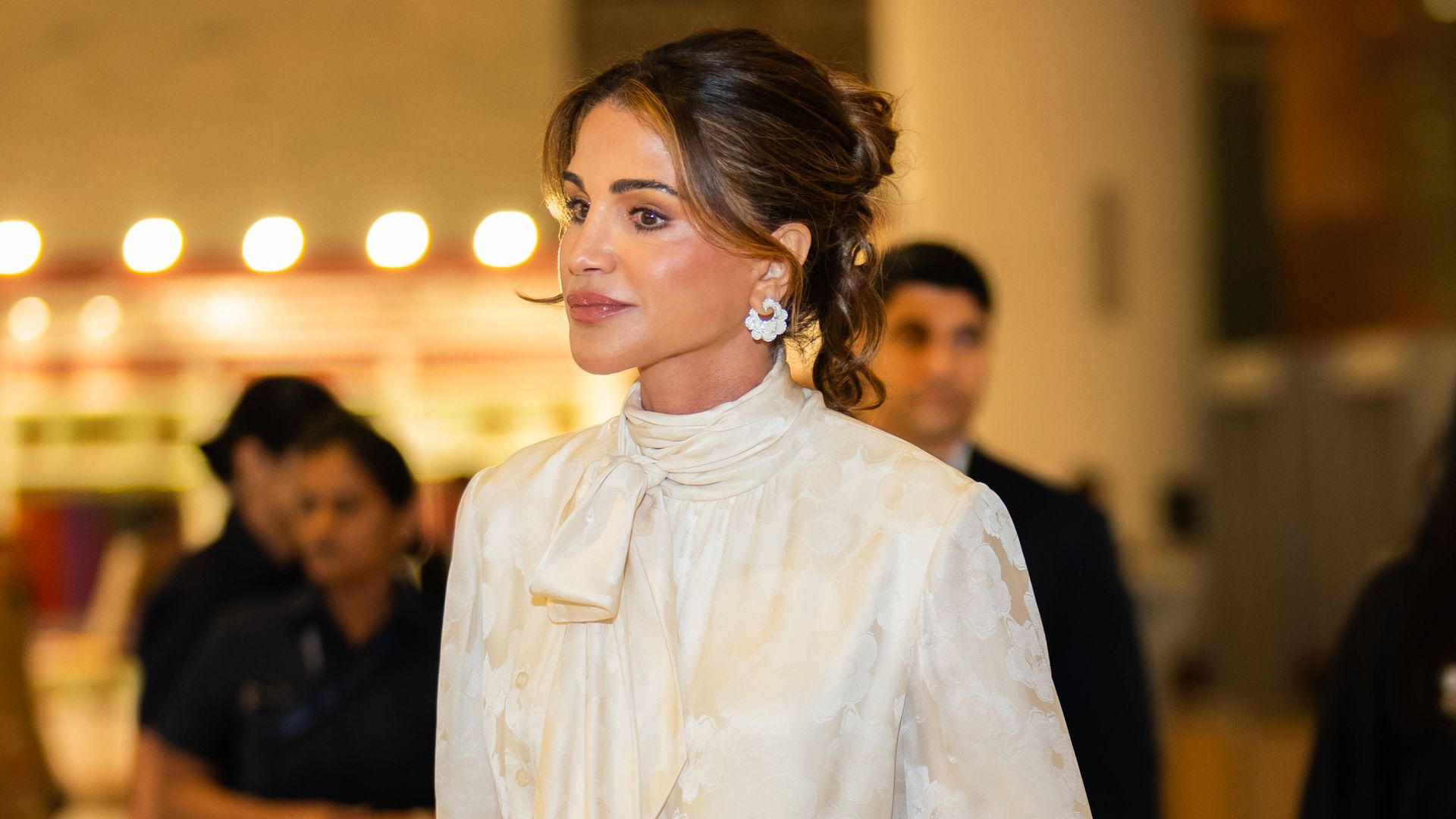 Queen Rania's timeless fashion formula: The style rules behind her ...