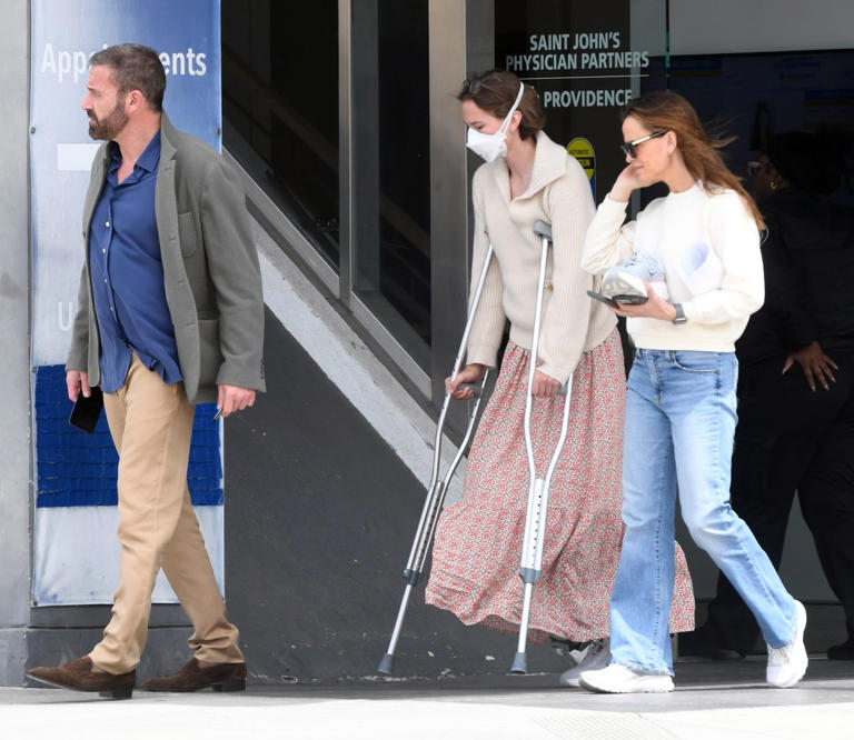 Ben Affleck and Jennifer Garner rush 20-year-old daughter Violet to the ...