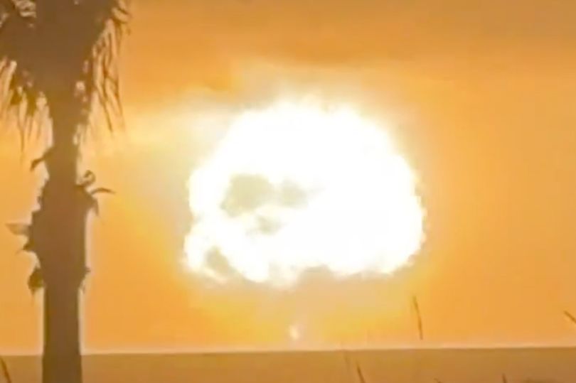Florida restaurant-goers capture massive Blue Origin explosion fireball ...