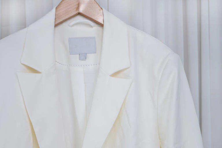 You should never clean these 7 things in the washing machine