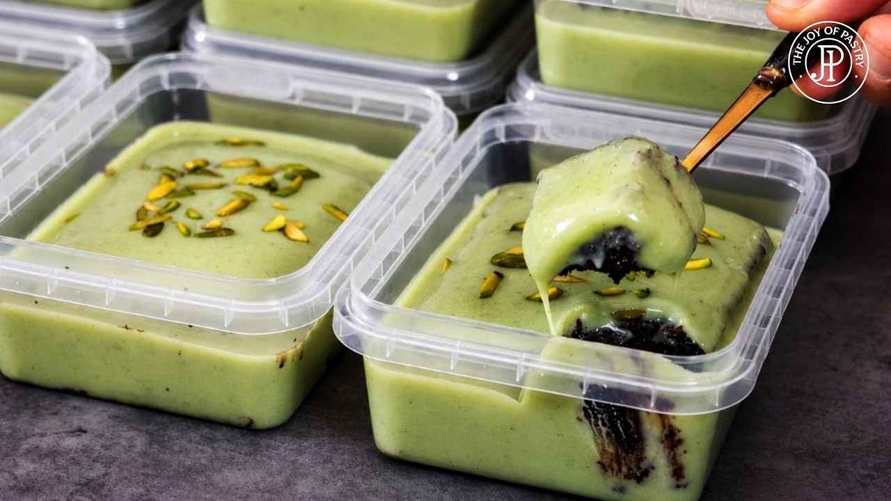Why everyone is obsessed with these pistachio cake boxes!