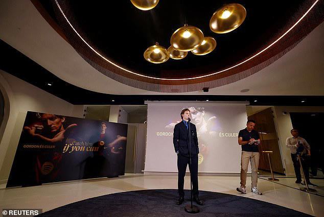 Barcelona's new £70m signing Anthony Gordon stuns by speaking fluent ...