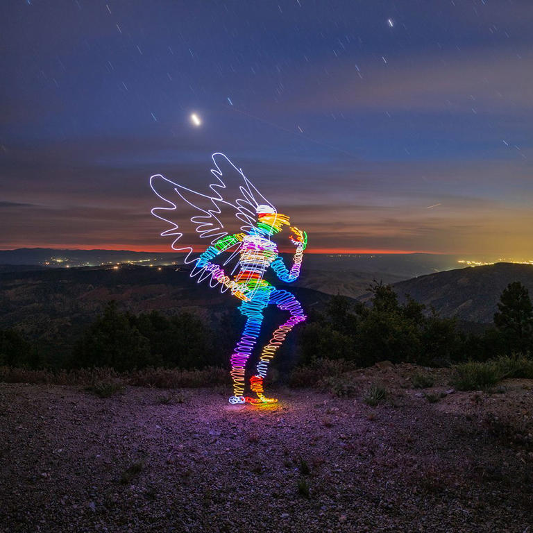 A photographer known for his viral light paintings has created a ...