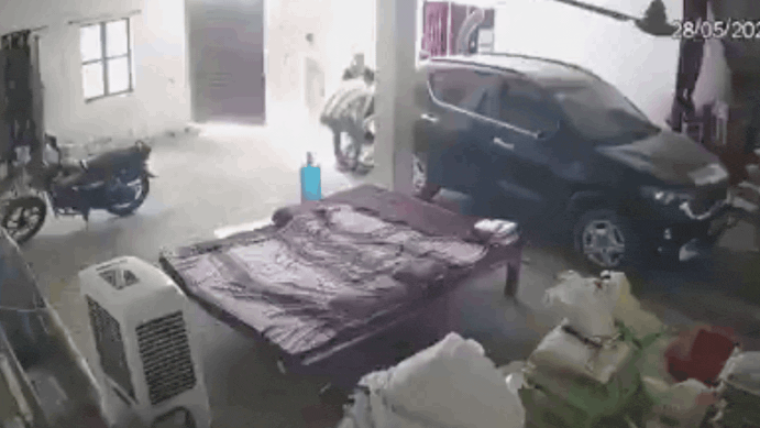 SP woman leader dragged by hair, beaten inside house in UP; CCTV ...
