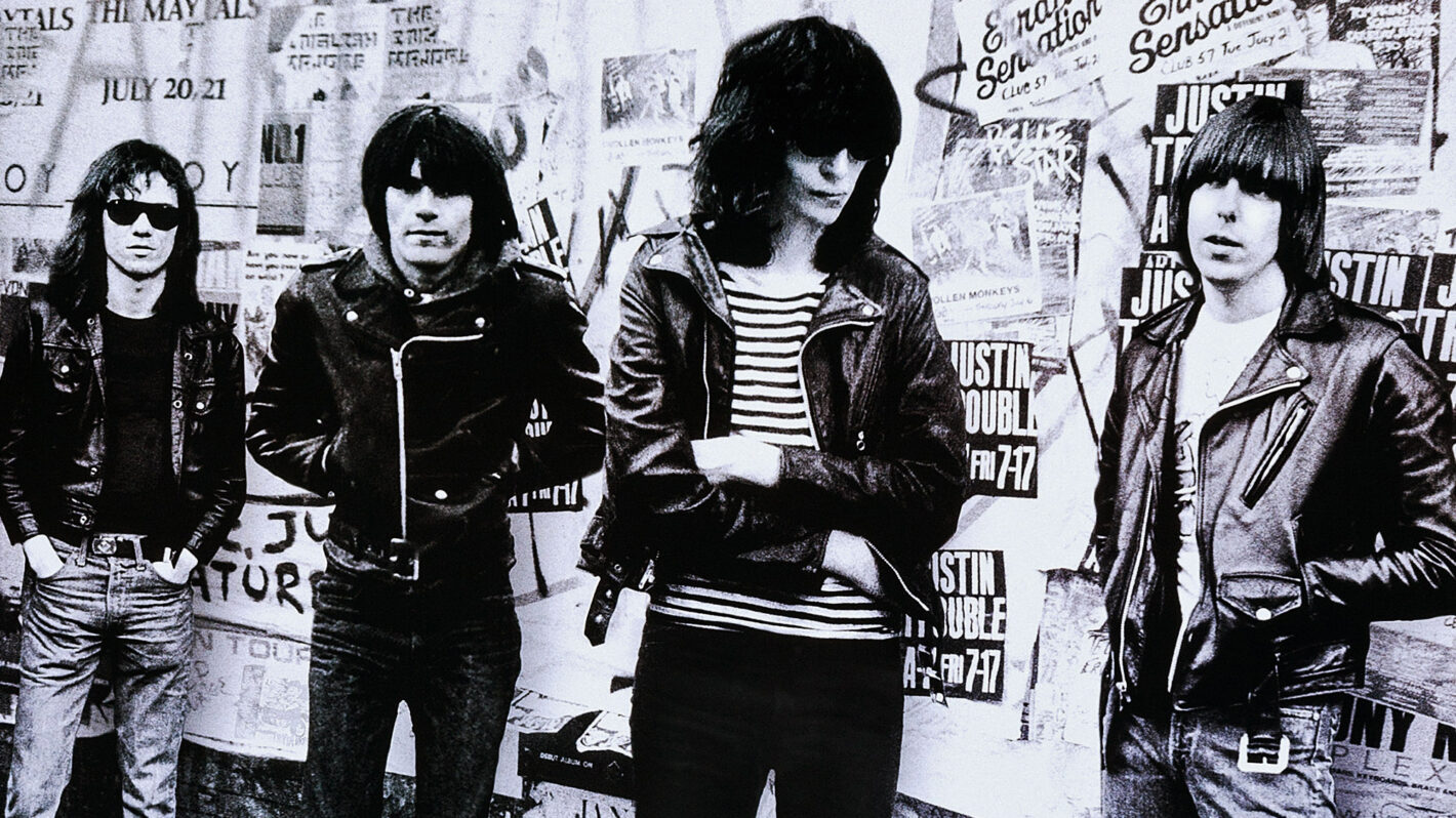 Who is still alive from the Ramones?