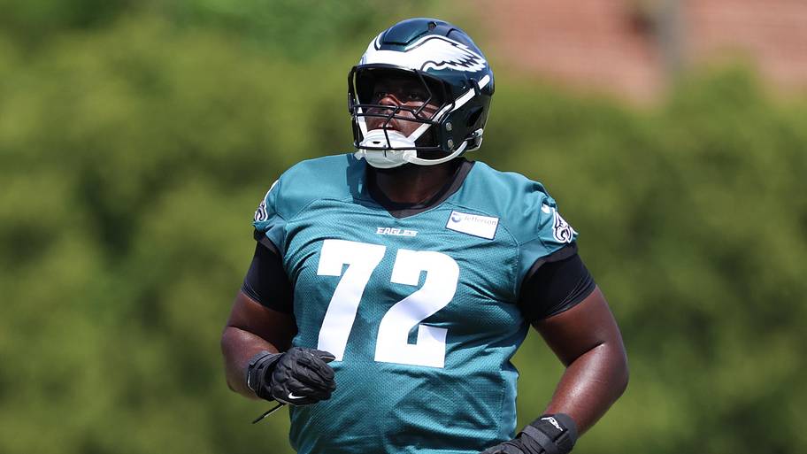 Former Miami OL gets early first-team shot with Philadelphia Eagles ...