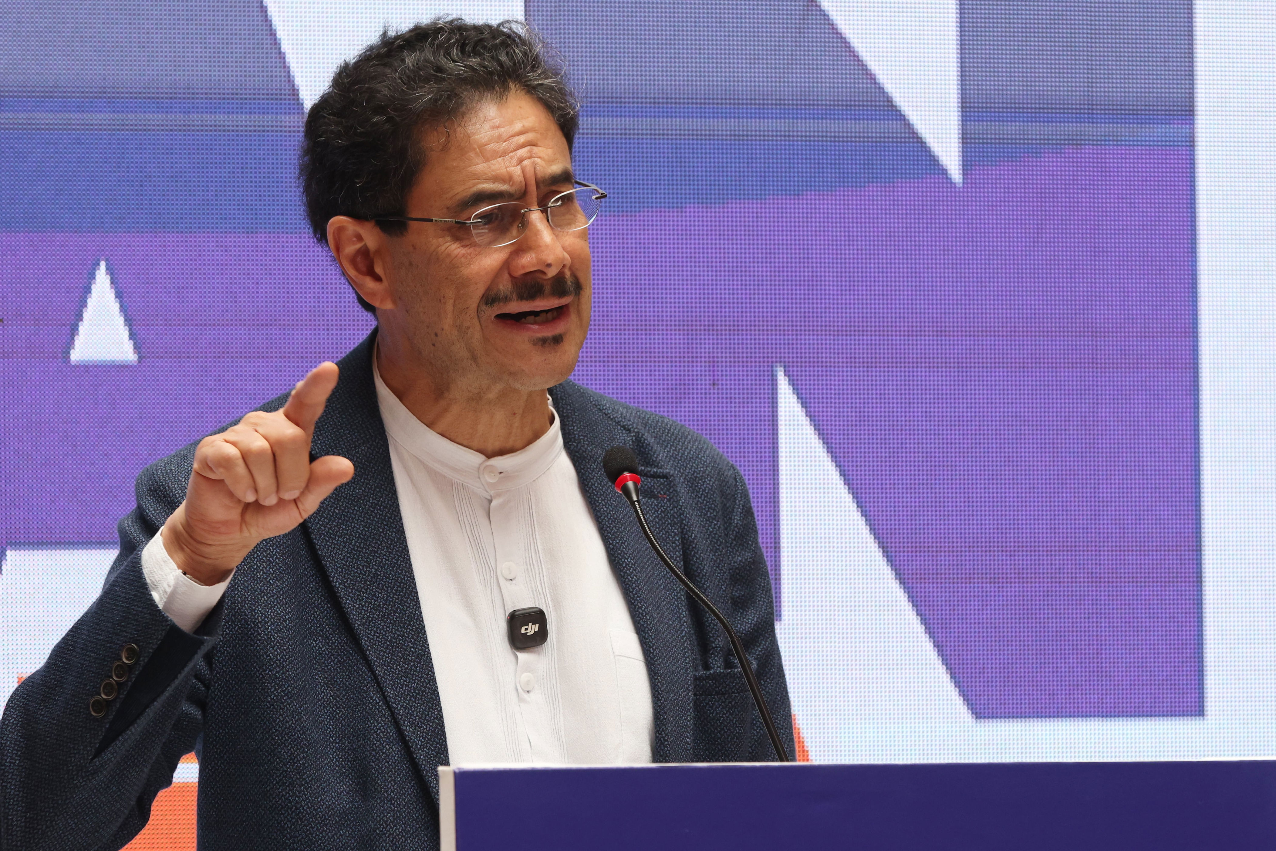 ¿Quién es Iván Cepeda? Biografía, trayectoria profesional y política ...