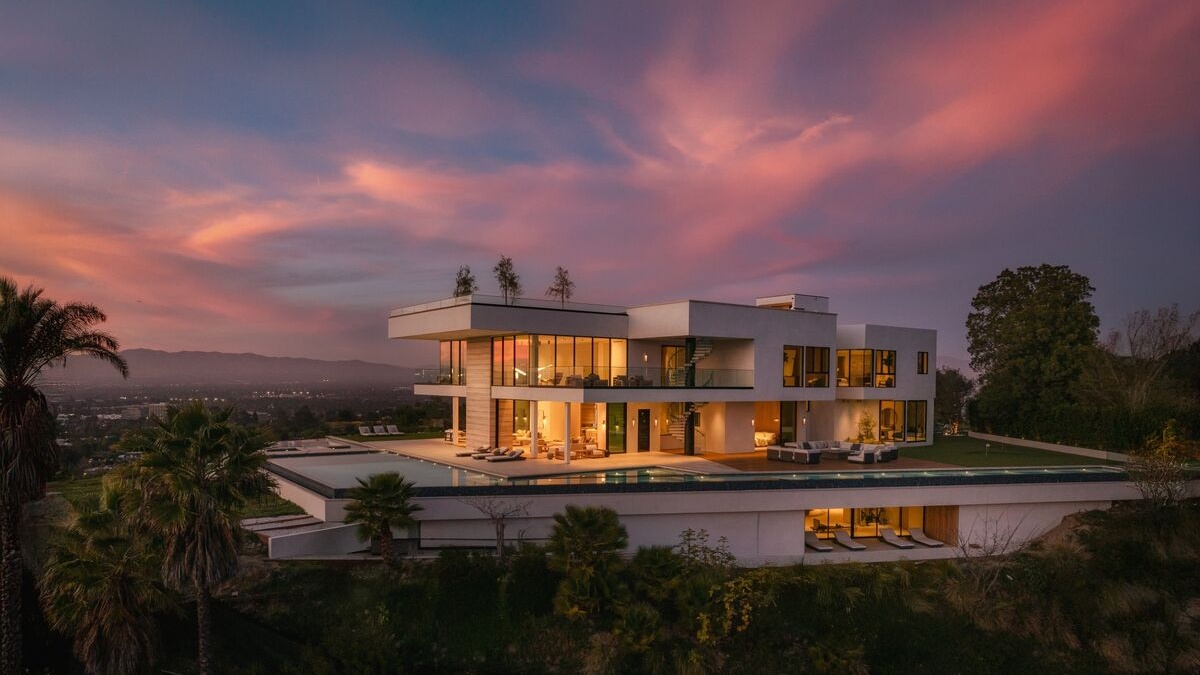 The wealth-building assets ordinary Americans can barely access anymore ...