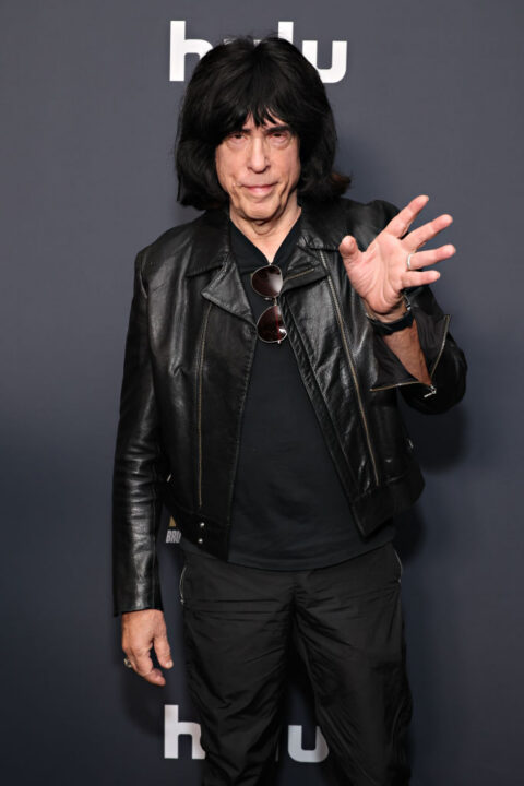 Who is still alive from the Ramones?