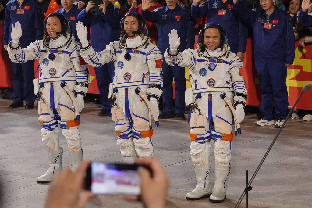 3 astronauts from China return to Earth after nearly 7 months in space ...