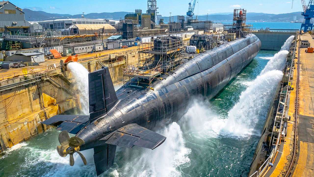 How the US Navy docks billion-dollar nuclear submarines without disaster