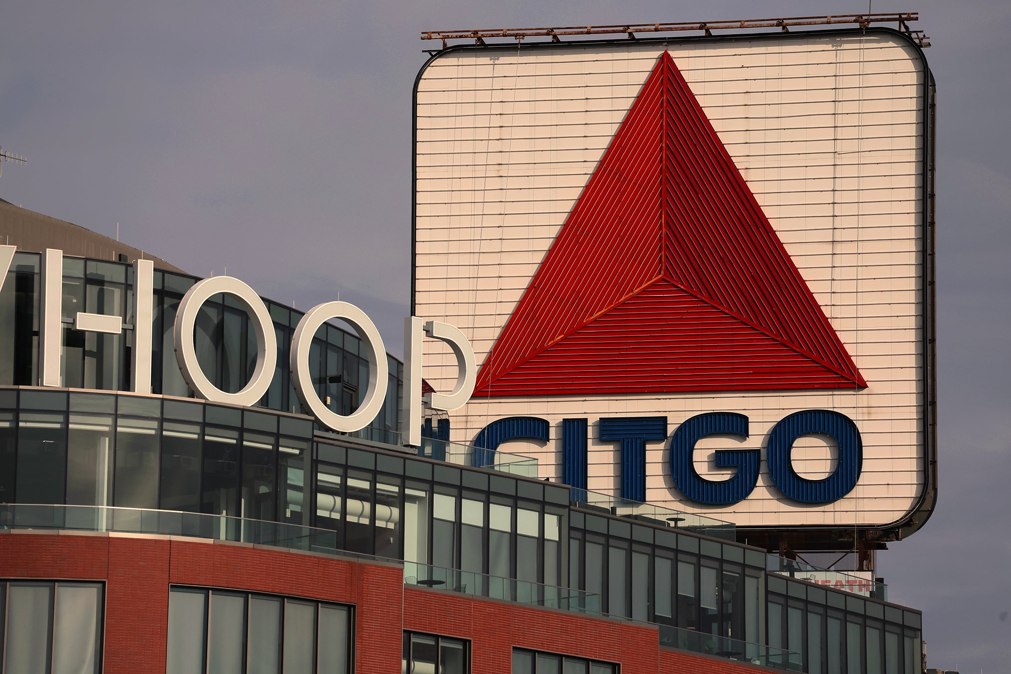 Citgo sign goes dark — temporarily