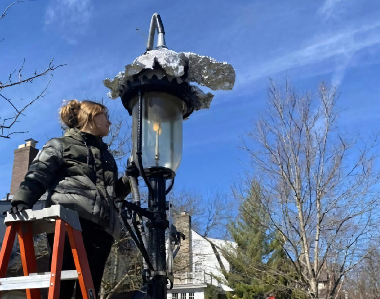 Are taxpayers being gaslighted by street lamp charm?