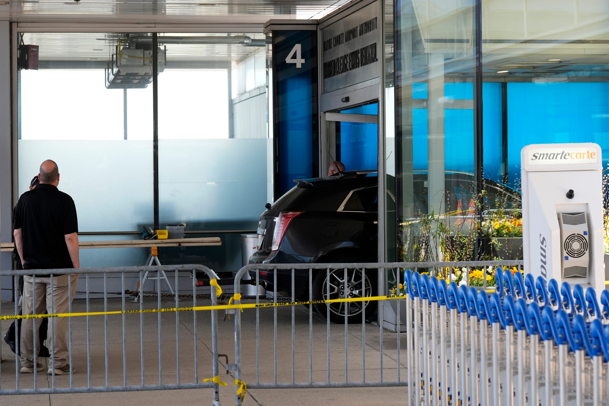 Man in custody after DTW crash was disoriented, mentioned Tom Cruise