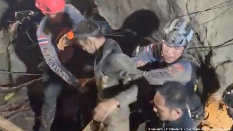 Laos: First villager rescued from flooded cave