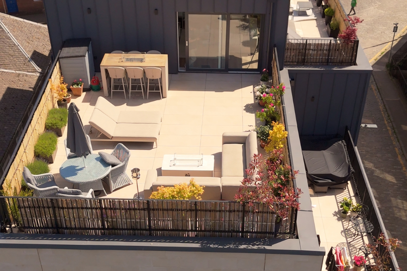 Stunning penthouse overlooking Edinburgh Castle with two roof terraces ...