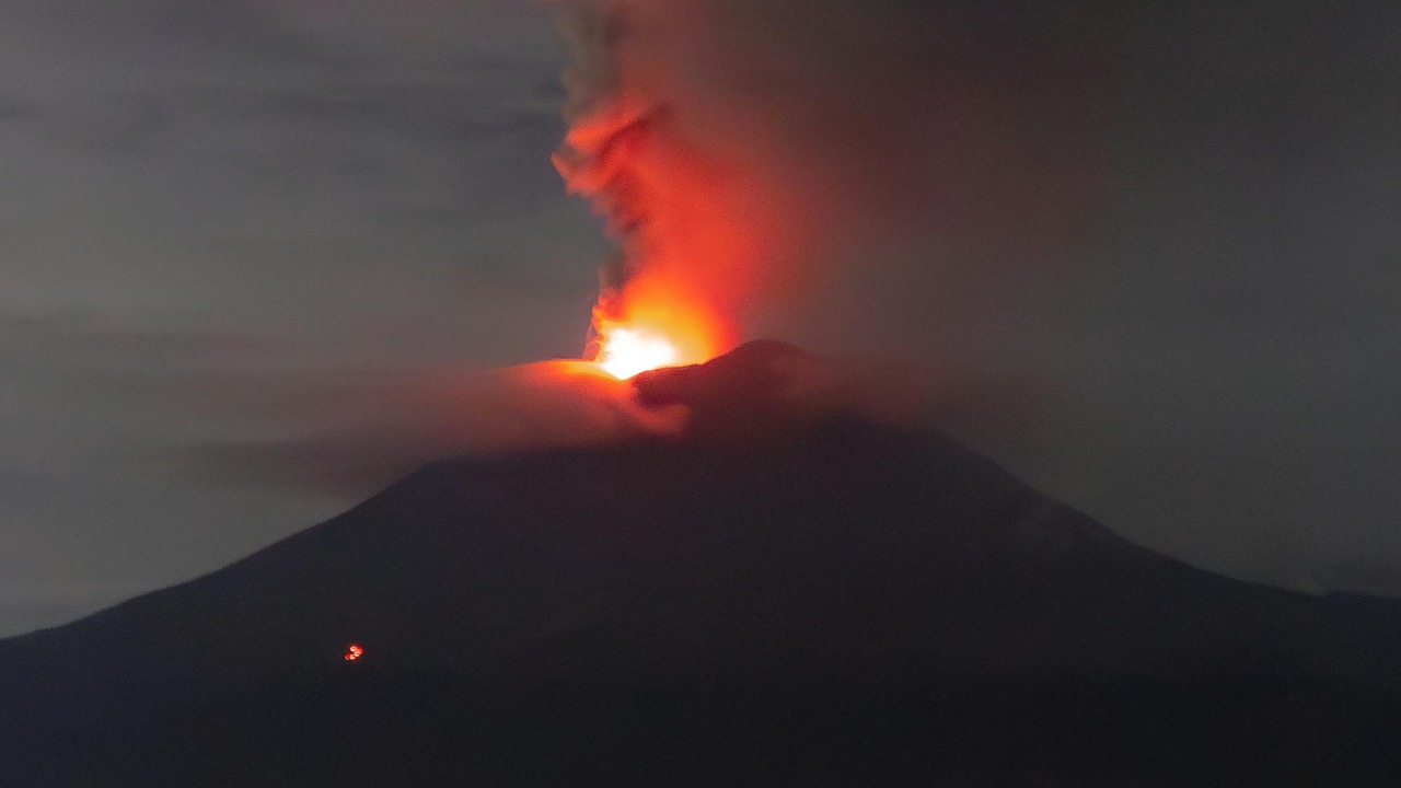 Sakurajima just hurled its largest eruption in six months across Kyushu ...