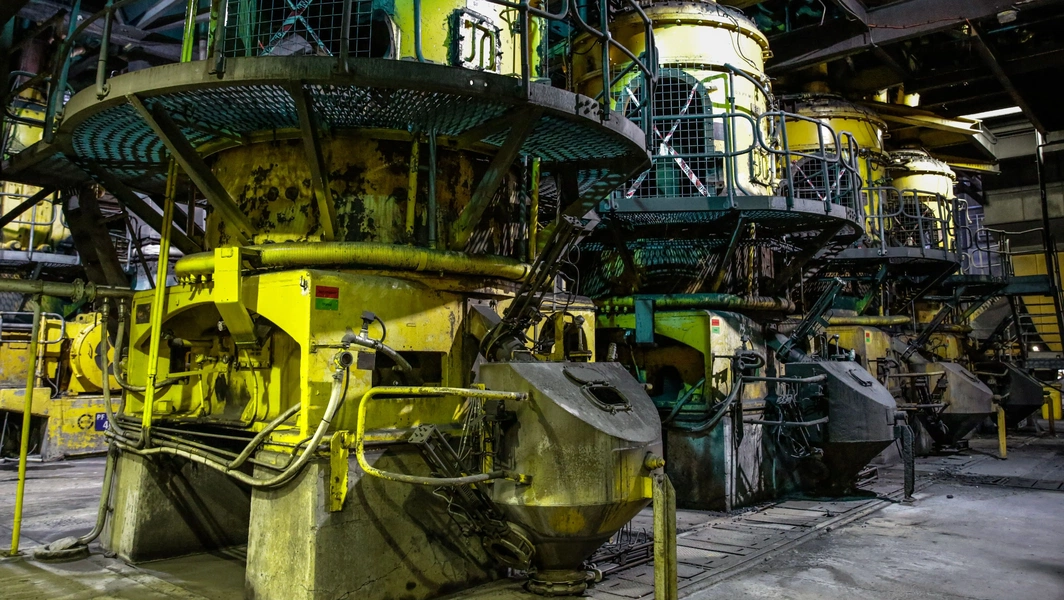 Liddell chimneys demolished as site readies for renewable hub