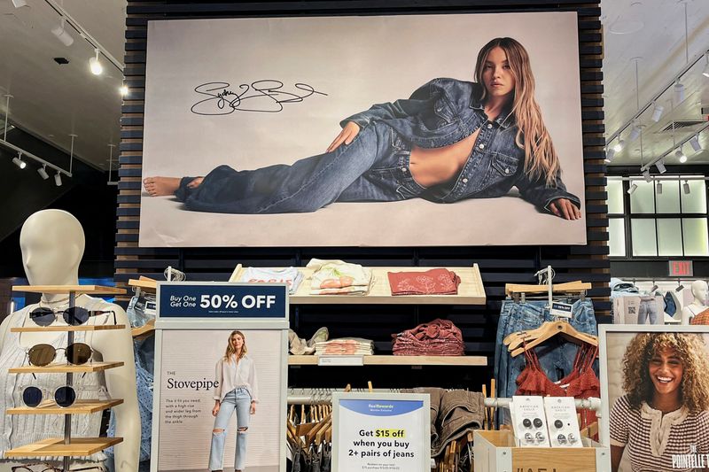 Gap, American Eagle fall as brand troubles weaken annual forecasts