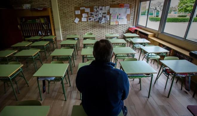 José Mencía, profesor, critica la obsolescencia de las aulas: “El ...