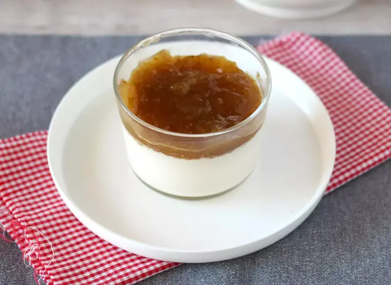 Vanille panna cotta met vijgensaus