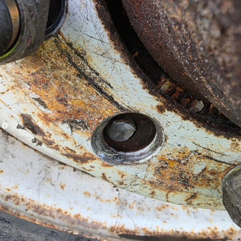 Ottawa police stop truck hauling trailer missing most of its wheels