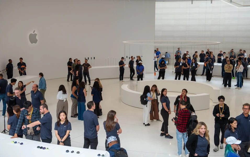 iPhone 18 Pro colors and design leaks hint at fall lineup