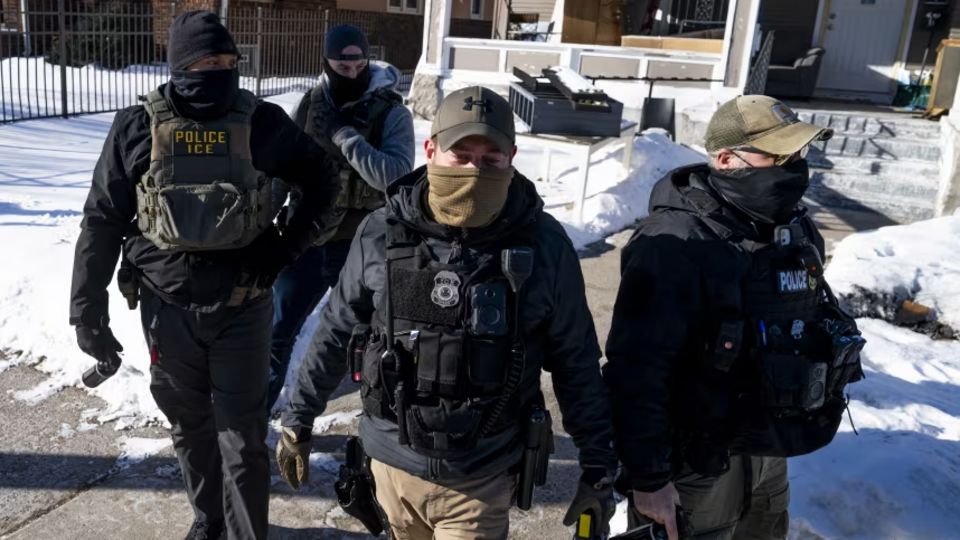 Arrestan a agente de ICE acusado de disparar a un hombre venezolano ...