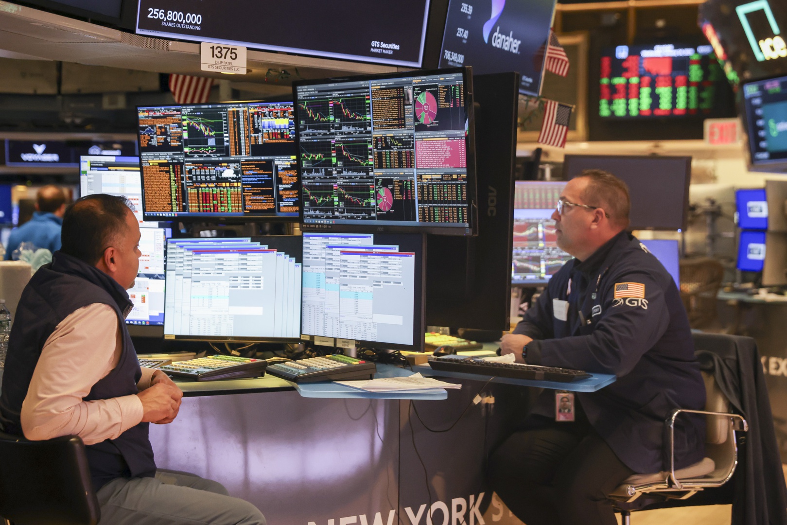 Wall Street cierra con tripe récord y el Nasdaq lidera ganancias ...
