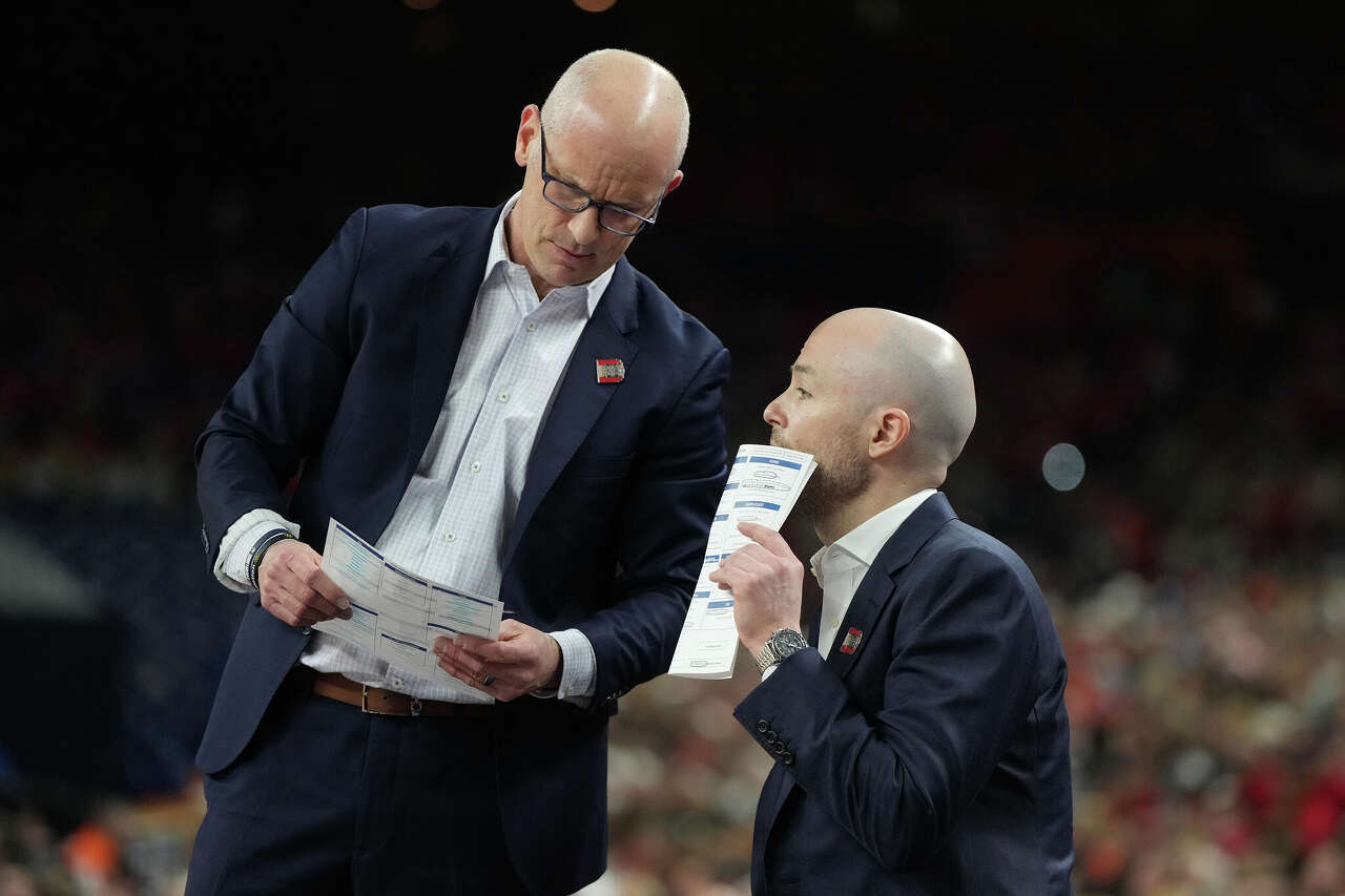 Why former UConn assistant Luke Murray is 'avoiding the Huskies' as ...