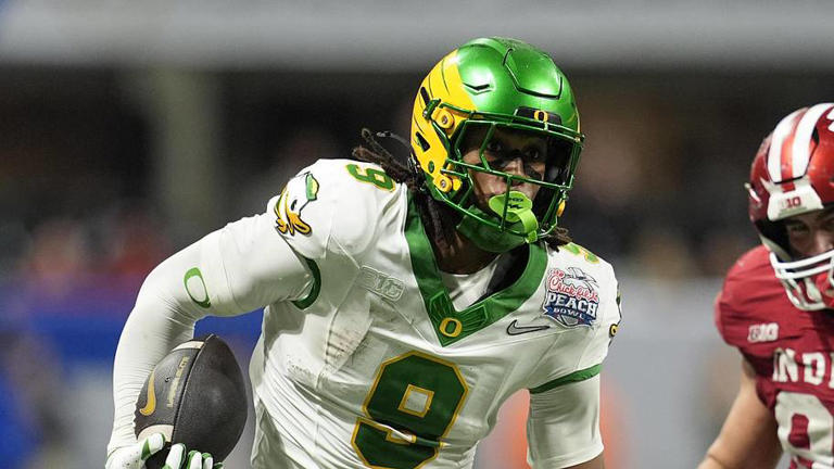 Pair of Oregon Ducks in top 15 of updated NFL draft big board