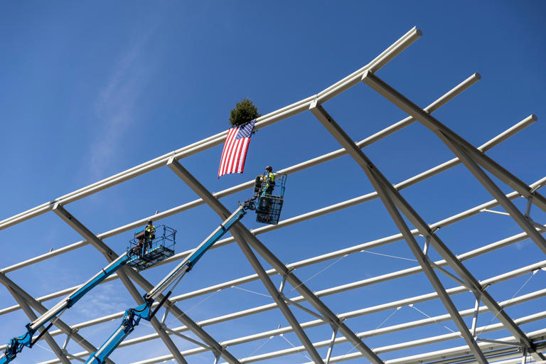 Final steel beam raised as $175M Amway Stadium construction hits ...