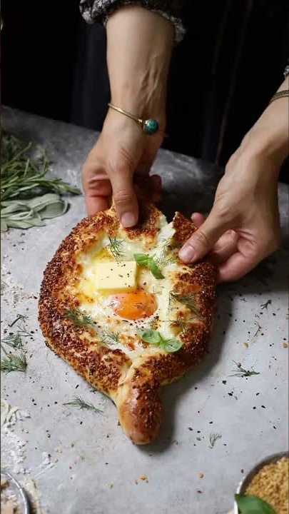 Khachapuri, a delicious Georgian cheese bread 😋 #food