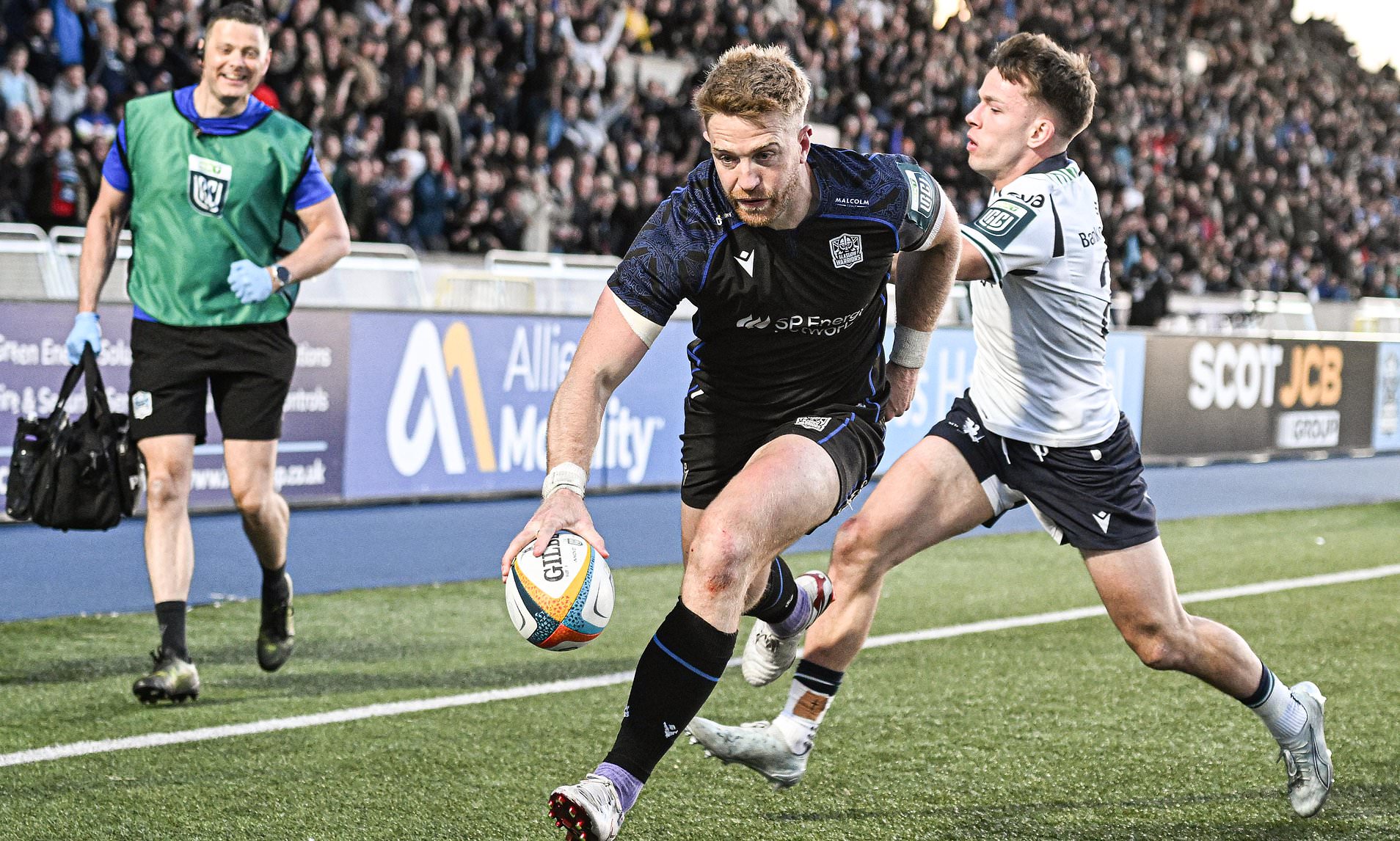 Glasgow 33 Connacht 21: Warriors seal URC semi-final spot as wing ...