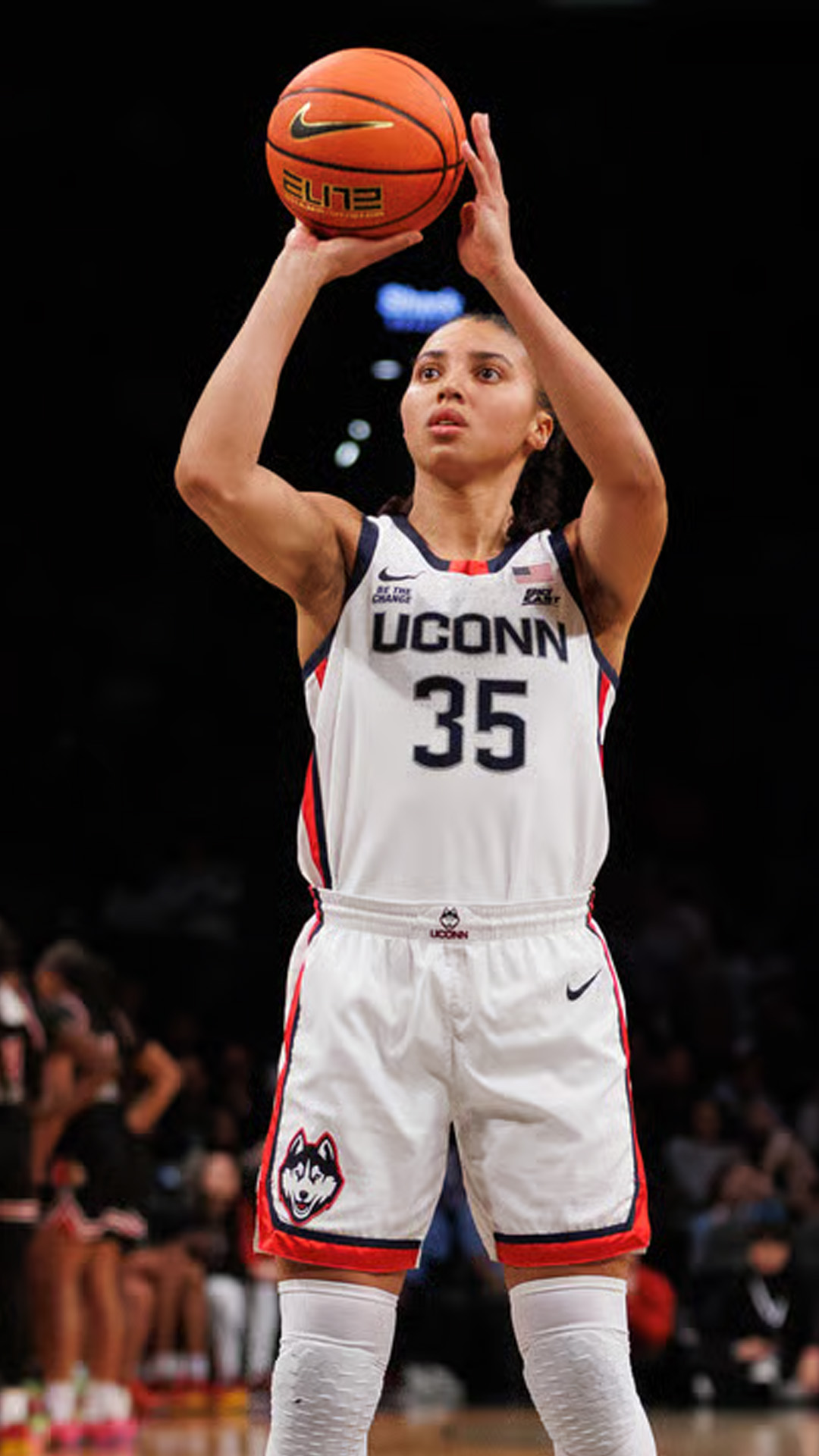 Azzi Fudd took over the third quarter like a superstar