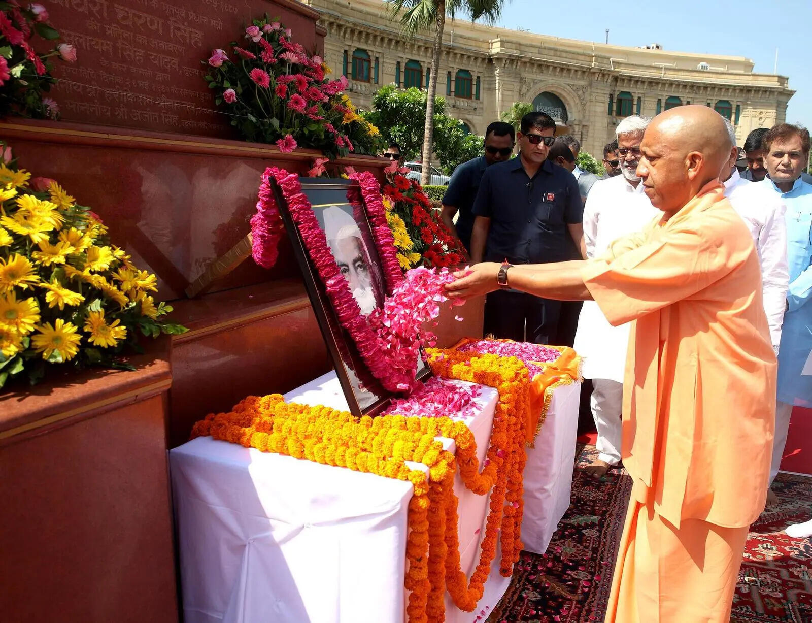 Charan Singh was messiah of farmers: Yogi pays tribute to former PM on ...