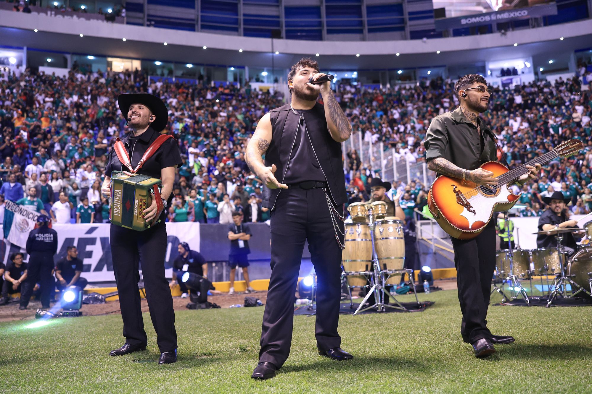 Grupo Frontera une música y fútbol con 'Un solo corazón'