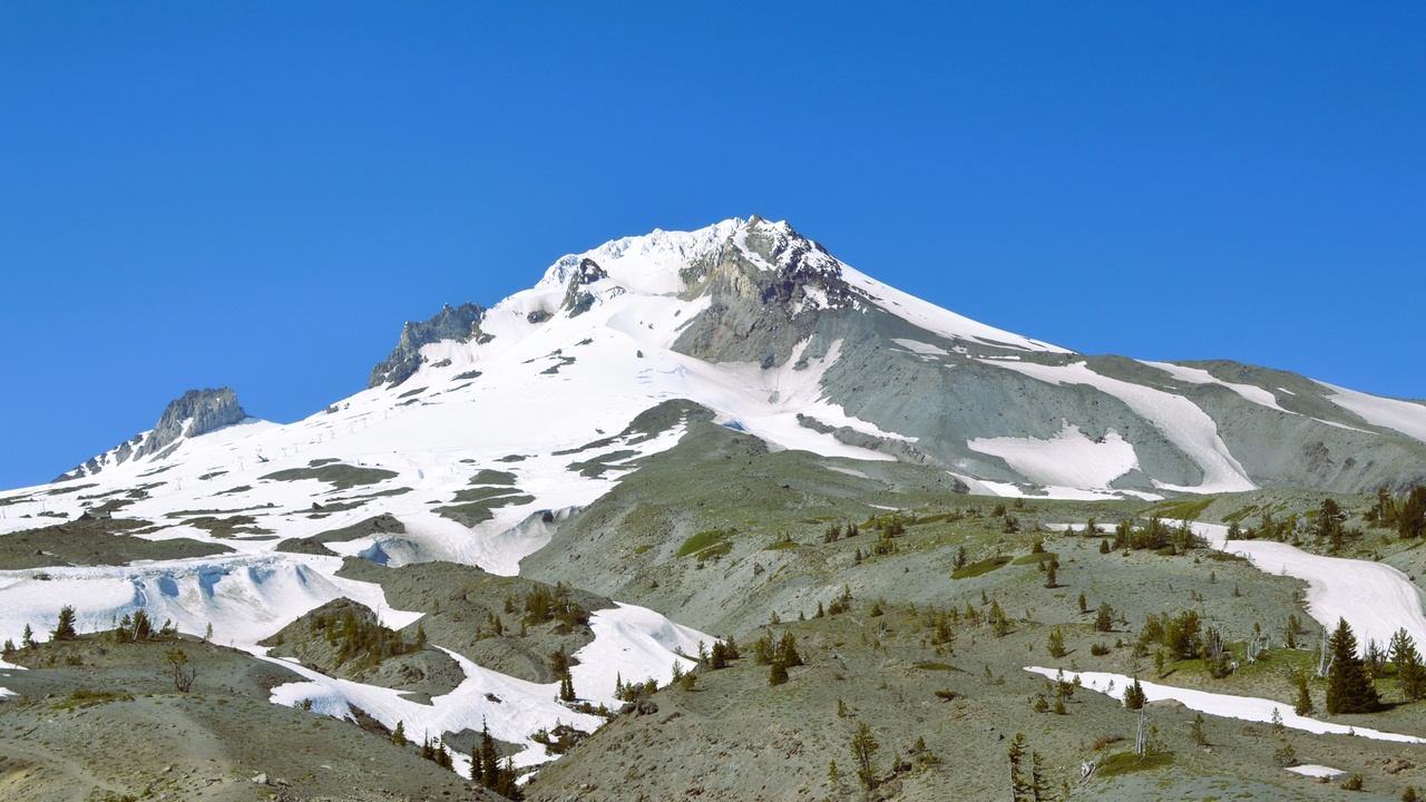 A Depression-era lodge, 12 glaciers and apple orchards? Oregon’s best ...