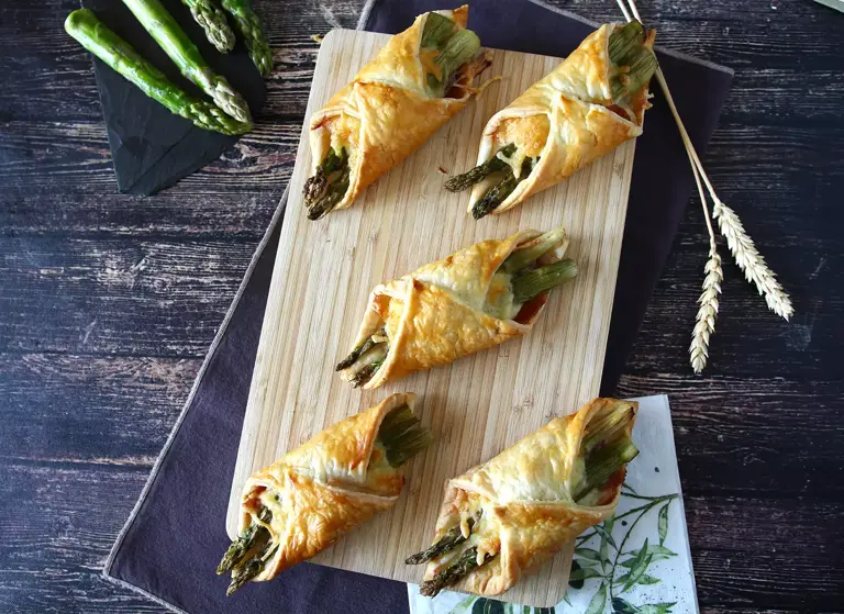Feuilletés aux asperges, jambon et fromage fondant